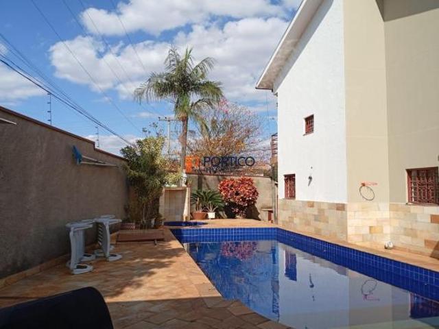 Sobrado à Venda de 300m² no Jardim Europa Paulínia