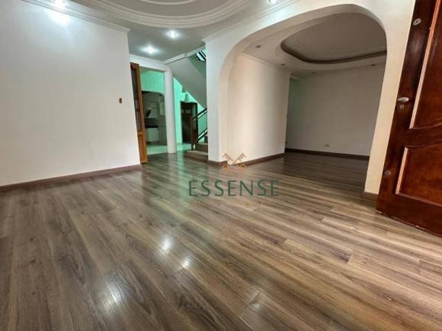 Sobrado à Venda de 320 m² no Centro de Suzano/SP: 02 Suítes