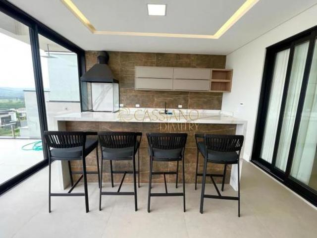 Sobrado à venda de 470m² | 05 dormitórios, sendo suítes e 05 vagas de garagem | Condomínio Residenci