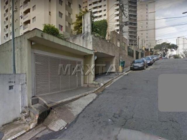 Sobrado à venda de 500m², com 3 dormitórios, 1 suíte e 4 vagas de garagem, na Santa Teresinha