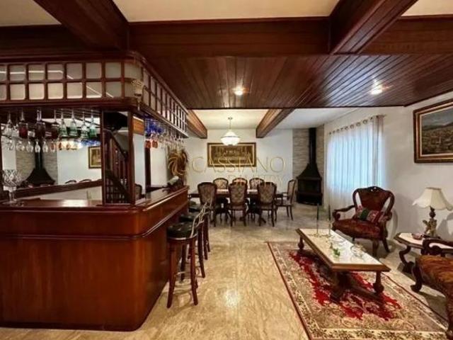 Sobrado à venda de 517m² | 03 dormitórios, sendo suítes e 05 vagas de garagem | Cond. Bosque Imperia