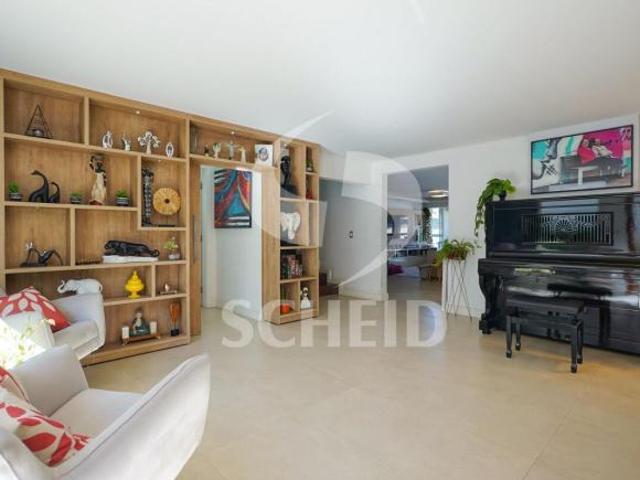 Sobrado à Venda de 545m², 05 Suítes sendo 1 Master, todo reformado no coração do Jardim Marajoara
