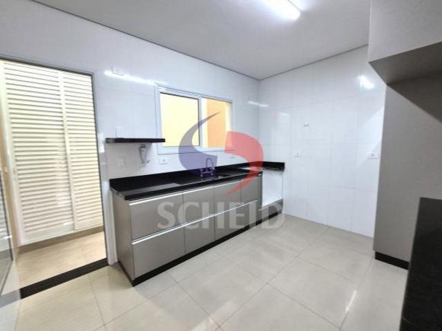 Sobrado a venda de 96,00m² útil, com 3 quartos e 2 vagas no Interlagos