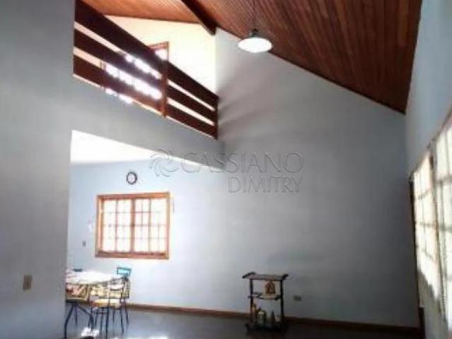 Sobrado a venda e locação, 190 m² de área construída, 4 dormitórios sendo 1 suite
