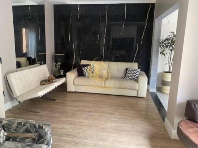 Sobrado à venda em concominio,4 quartos, 1 suíte, A/C 190 m² A/T 174m2