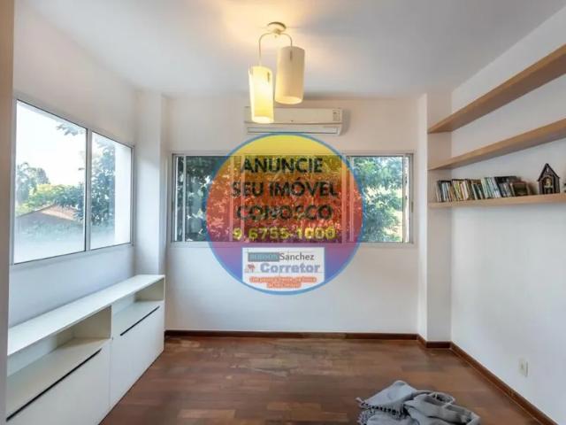 Sobrado a venda em Cond. Fechado, com 5 suítes, 4 vagas, 350m², lareira, quintal com churrasqueira!