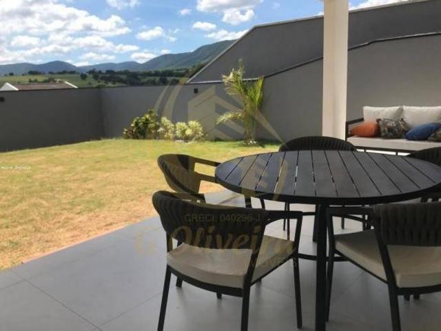 Sobrado a Venda em condomínio, 4 quartos, 3 suítes, A/C341m² A/T 525m2