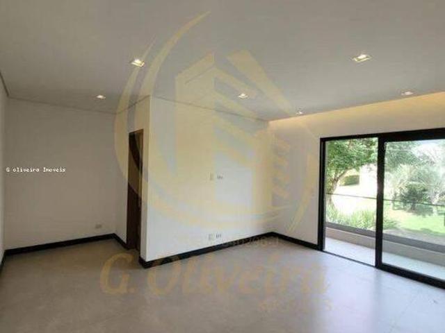Sobrado a Venda em Condomínio, 5 quartos, 5 suítes, A/C457m² A/t 1.000m2