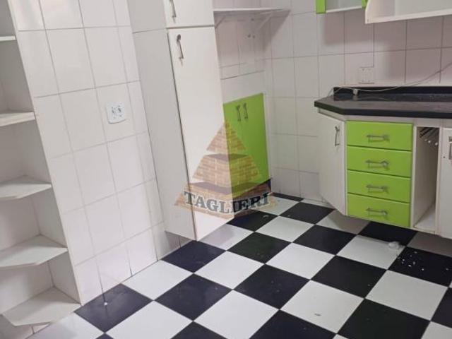 Sobrado á venda em condomínio com 02 dormitórios, 82 metros Carrão