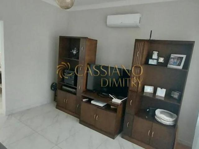 Sobrado à venda em condomínio de 443m² área construída| 03 suítes e 05 vagas de garagem | Condomíni