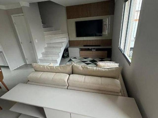 Sobrado à Venda em Condomínio fechado com 3 quartos e 68 metros