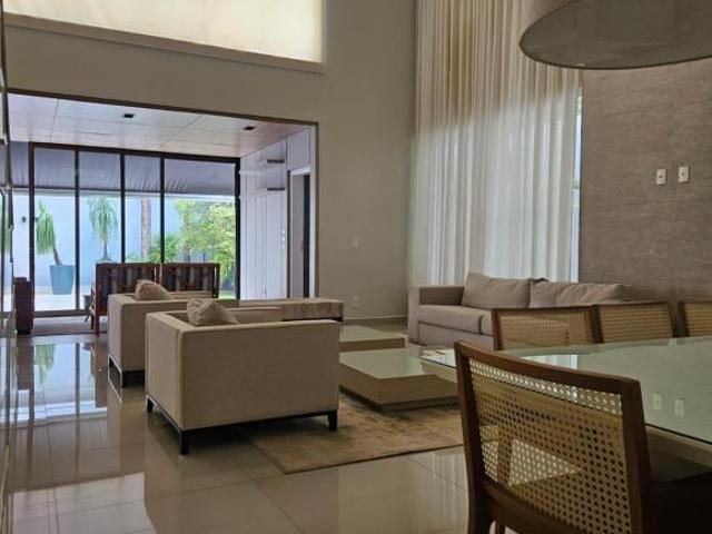 Sobrado à venda em condominio fechado jardins roma Uberlândia MG