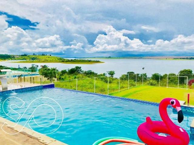 Sobrado a venda em condomínio fechado 03 andares com vista pro Lago Corumbá IV