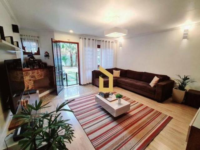 Sobrado à venda em condomínio fechado | 110m² | 3 dormitórios | 1 suíte | 2 vagas | Lazer completo |