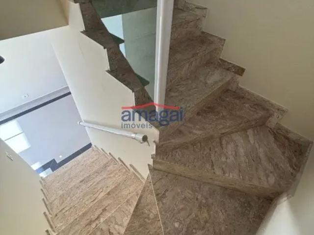 Sobrado a venda em Condomínio Santa Maria