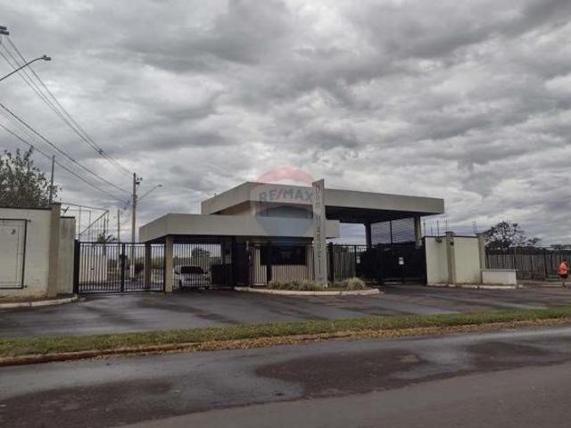 Sobrado à venda em Condômino fechado e Cosmópolis SP