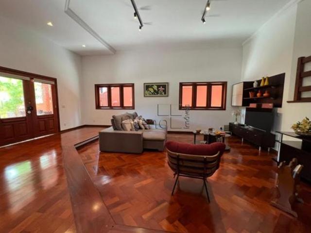 Sobrado à venda em Campinas, Sousas, com 4 suítes, com 415.75 m², Jardim Botânico