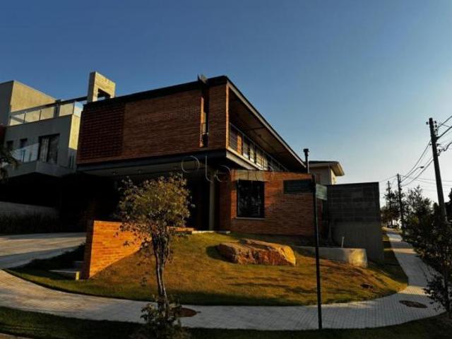 Sobrado à venda em Campinas, Swiss Park, com 3 suítes, com 330 m²
