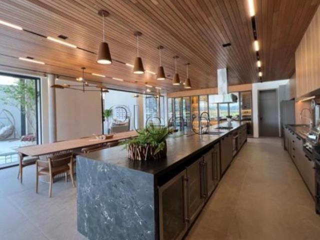 Sobrado à venda em Campinas, Ville Sainte Hélène, com 5 suítes, com 840 m², Vill