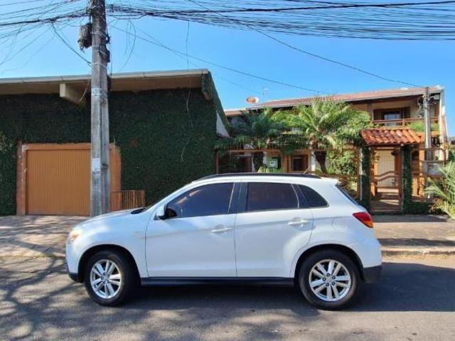 Sobrado à venda em Canoas com 03 dormitórios, sendo 01 suíte, no ba