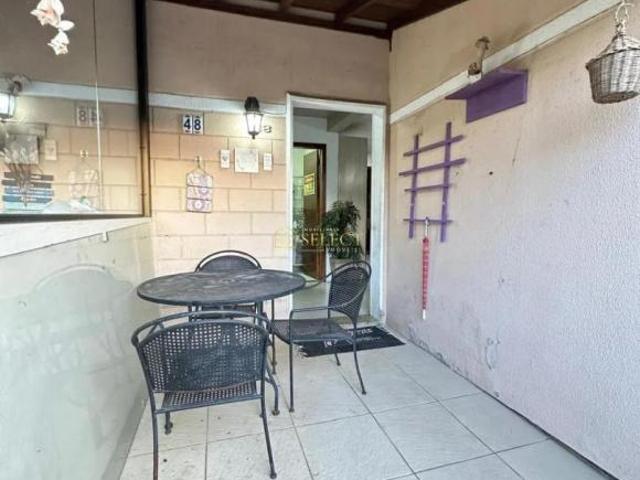 Sobrado à venda em Canoas Igara Residence, com closet, churrasqueira e portaria 24h