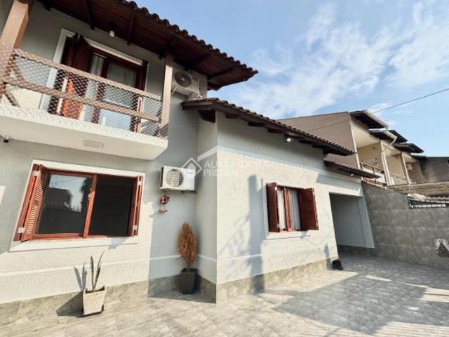 Sobrado a venda em Canoas 181,06 m² com 3 quartos,3 banheiros sendo 1 com sacada e suíte