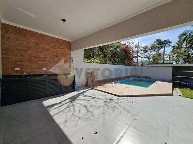 Sobrado à venda em Caraguatatuba, Jardim Mariella, com 3 quartos, 129m²