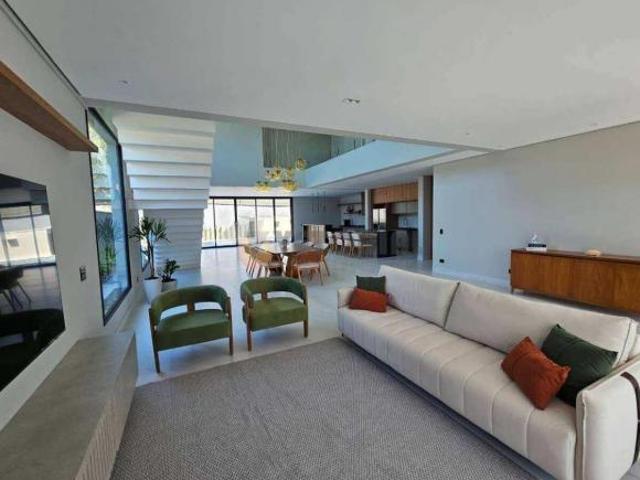 Sobrado à venda em Caraguatatuba, Massaguaçu, com 5 quartos, 414,00m²