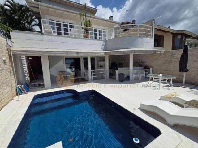 Sobrado à venda em Caraguatatuba, Massaguaçu, com 6 quartos, 255,00m²