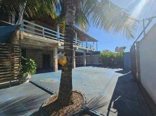 Sobrado à venda em Caraguatatuba, Praia das Palmeiras, com 5 quartos, 384m²