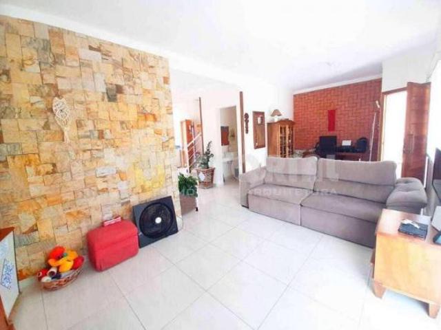 Sobrado à venda em Caraguatatuba, Praia das Palmeiras, com 3 quartos, 126m²