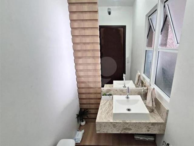 Sobrado à venda em CIC, Curitiba