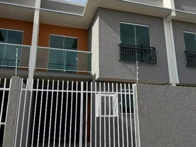 Sobrado à Venda em Curitiba, bairro Campo de Santana