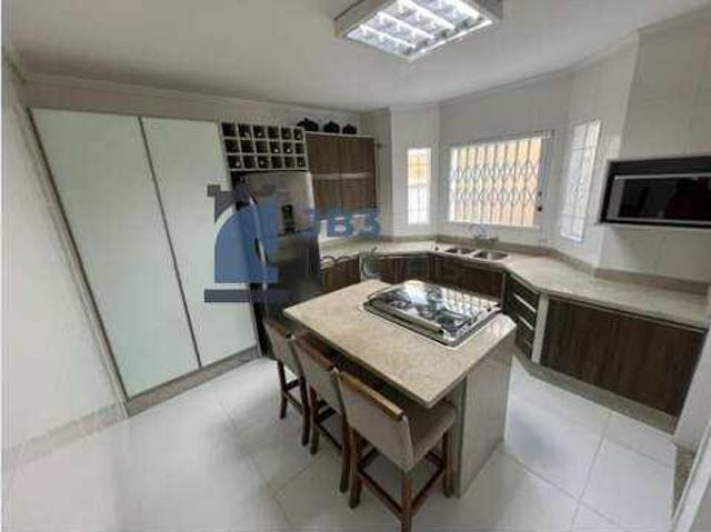 Sobrado à venda em Curitiba, Santa Felicidade, com 3 quartos, 165m²