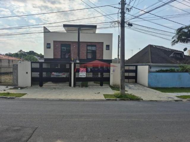 Sobrado à venda em Curitiba PR, no bairro Uberaba: 3 quartos, sendo 1 suíte, 1 sala, 2 banheiros, 1