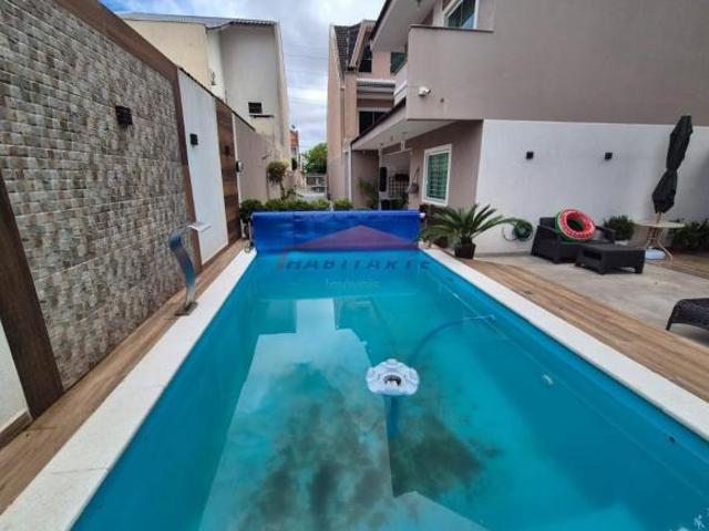 Sobrado à venda em Curitiba PR, Uberaba: 3 quartos, sendo 1 suíte com closet e hidro, piscina aqueci