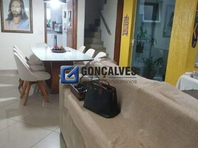 Sobrado à Venda em Anchieta, SBC: 3 Suítes, Espaço Gourmet e 4 Vagas