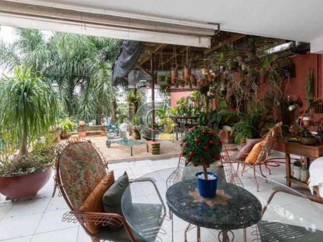 Sobrado à venda em Alto da Lapa com 3 quartos, sendo 1 suíte, 330m²