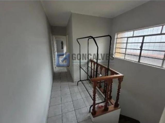 Sobrado à venda em Alves Dias, SBC – 3 quartos, 1 suíte, 2 vagas