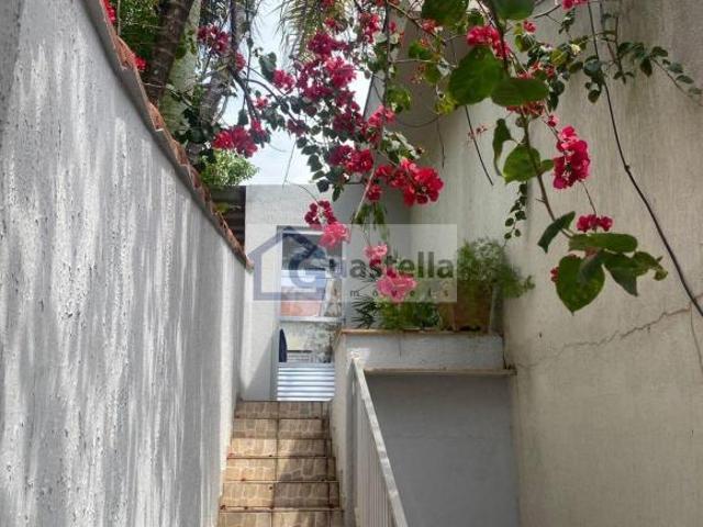 Sobrado à Venda em Assunção, SBC: 3 Dorms, 235m² por R$950 Mil