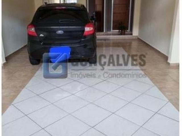 Sobrado à venda em Assunção, SBC: 3 Quartos, 4 Vagas e Excelente Espaço