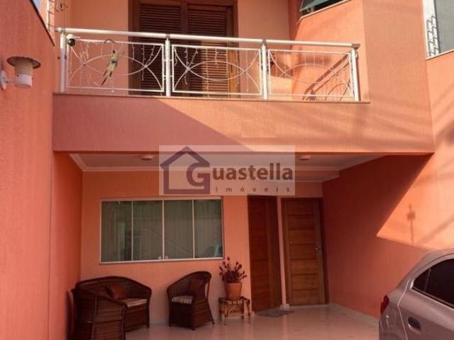 Sobrado à Venda em Assunção, SBC: 3 Suítes, 168m², R$869mil