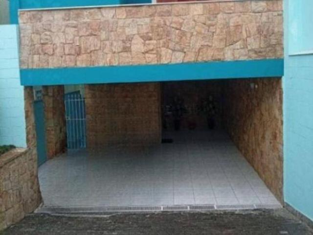Sobrado à venda em Assunção, SBC: 238m², 3 dormitórios, 1 suíte, 5 banheiros.