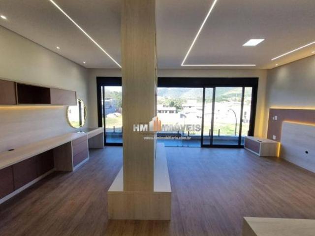 Sobrado a venda em Atibaia
