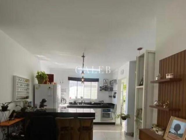 Sobrado à venda em Atibaia | 2 suítes | Home office | 2 vagas | 72,90m² | R$ 549 mil