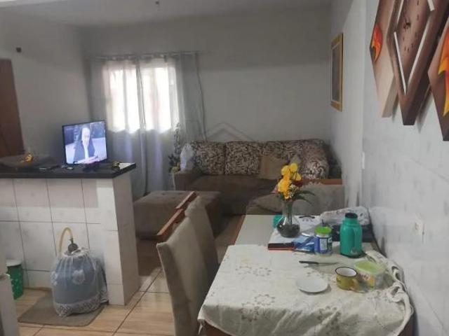 Sobrado à venda em Boa Localização no Vila Nova Mauá, Mauá/SP. Fácil acesso ao Rodoanel