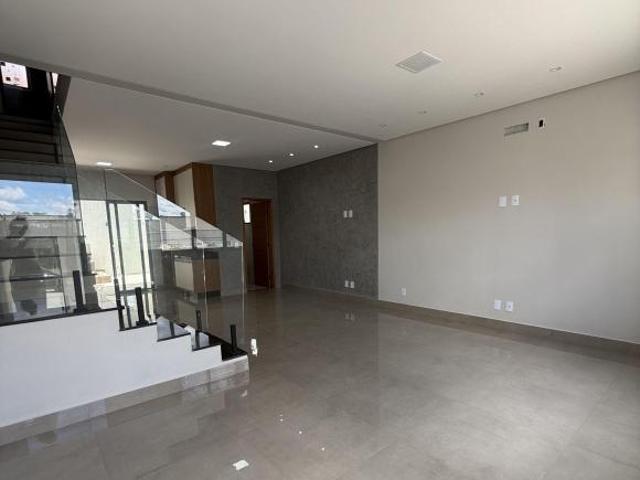 Sobrado à Venda em Bragança Paulista SP, Condomínio Villa Verde, 3 Quartos, 1 Suíte, 2 Salas, 3 Banh