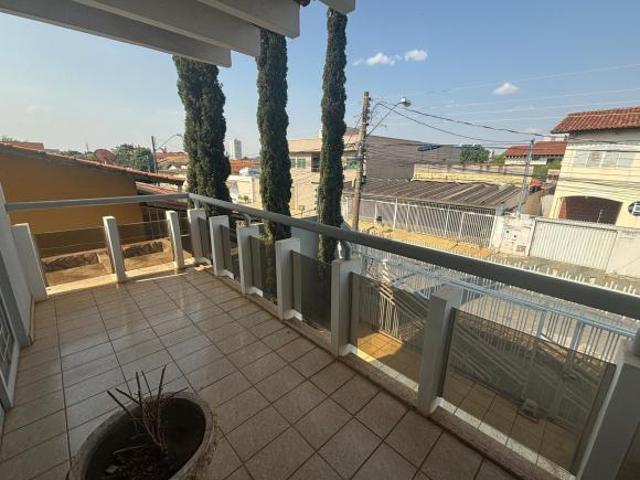 Sobrado à Venda em Goiânia – Vila Americano do Brasil Ao Lado do Setor Bueno Casa de Rua com 4 Qua