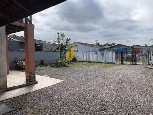 Sobrado à venda em Guaratuba, com 3 quartos