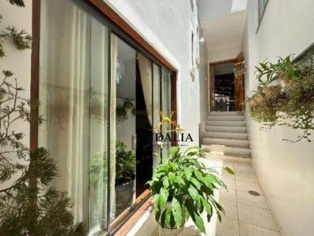 Sobrado a venda em Guarulhos com 4 quartos 4 suites e 4 vagas de garagem